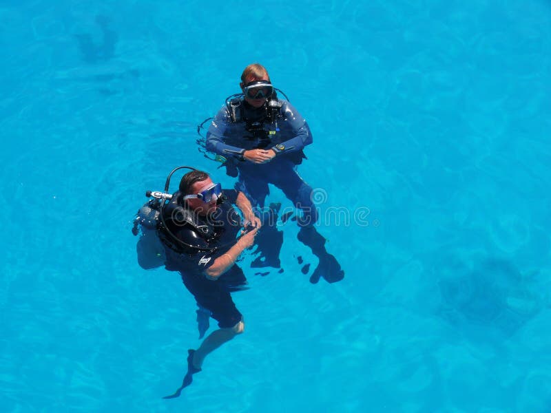 Scuba diving lesson stock image. Image of face, instructor - 2141231