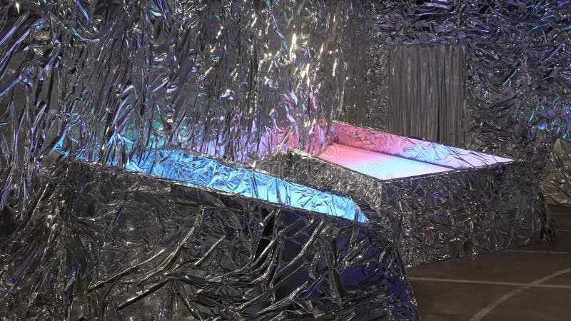 This Immersive Art Installation Features an Extraordinary Interplay of ...
