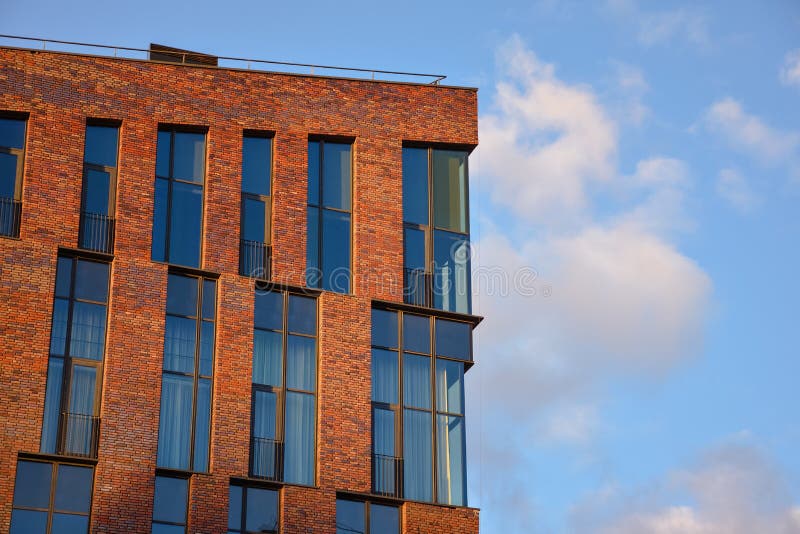 La Construction D'une Nouvelle Maison De Brique Rouge Image stock ...