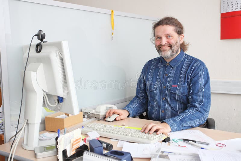 Impiegato di ufficio fotografia stock. Immagine di imprenditore - 28535356