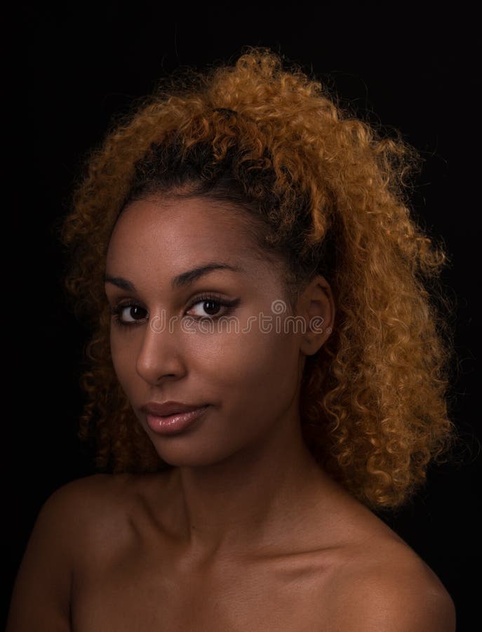 Implique imagen de archivo. Imagen de hembra, arte, fino - 28514045