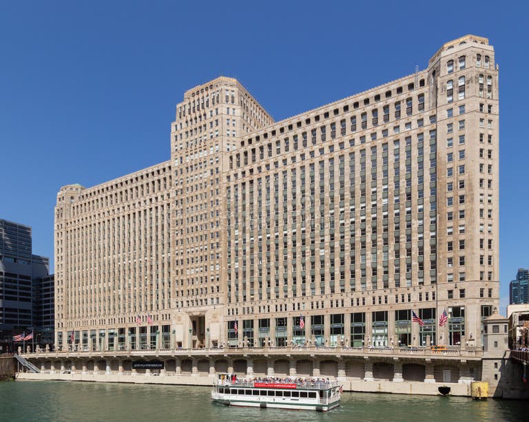 The Merchandise Mart Building in Downtown Chicago. Editorial ...