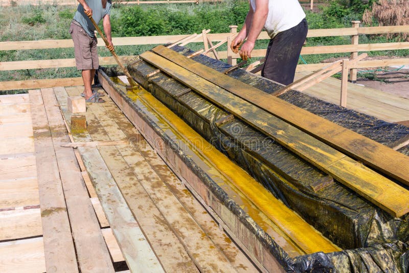 Impregnación De La Madera De Construcción Imagen de archivo - Imagen de ...