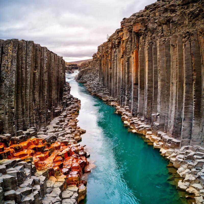 Vista Impresionante Del Barranco Del Basalto De Studlagil, Islandia ... Vista Impresionante Del Barranco Del Basalto De Studlagil, Islandia ...