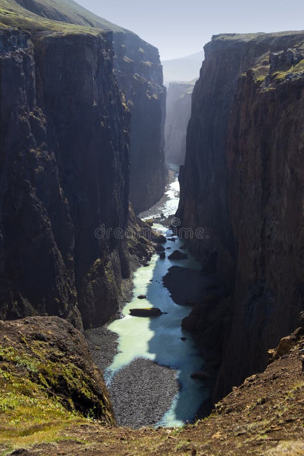 Impresionante Vista Del Cañón De Studlagil En El Valle De Jokuldalur En ... Impresionante Vista Del Cañón De Studlagil En El Valle De Jokuldalur En ...