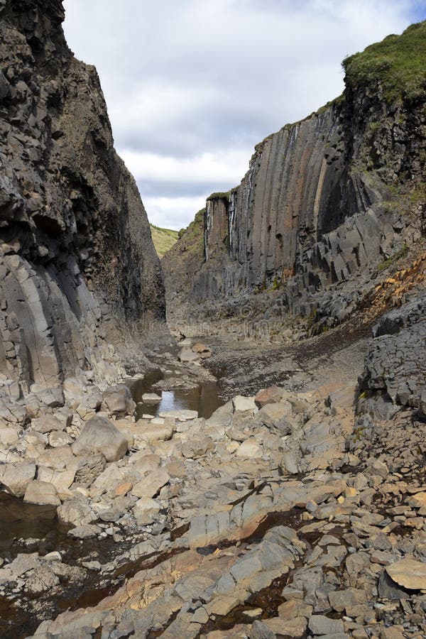 Impresionante Vista Del Cañón De Studlagil En El Valle De Jokuldalur En ... Impresionante Vista Del Cañón De Studlagil En El Valle De Jokuldalur En ...