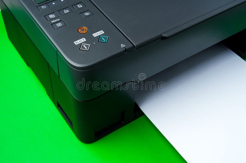 Impresora Moderna Con El Fondo Verde De Papel Foto de archivo - Imagen ...