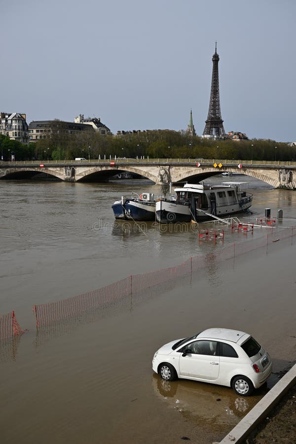 Impressive Flood of the Seine in Paris Editorial Photo - Image of ...