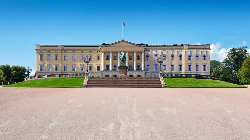 The Royal Palace of Oslo, Norway Stock Image - Image of oslo, holiday ...