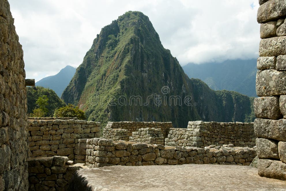 Inca Stone Bricks Construction - Machu Picchu - Perú Foto de archivo ...