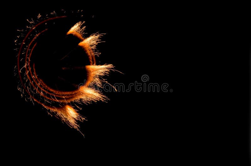 Incendies De La Pyrotechnie Sur Le Noir. Image stock - Image du ...