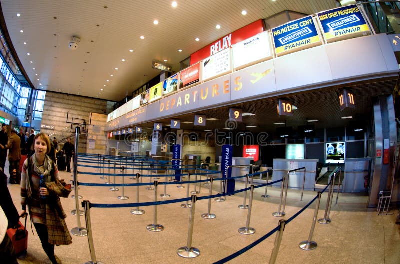 Incheckning I Den Krakow Flygplatsen Redaktionell Arkivbild - Bild av ...