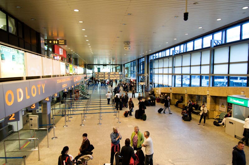 Incheckning I Den Krakow Flygplatsen Redaktionell Arkivbild - Bild av ...