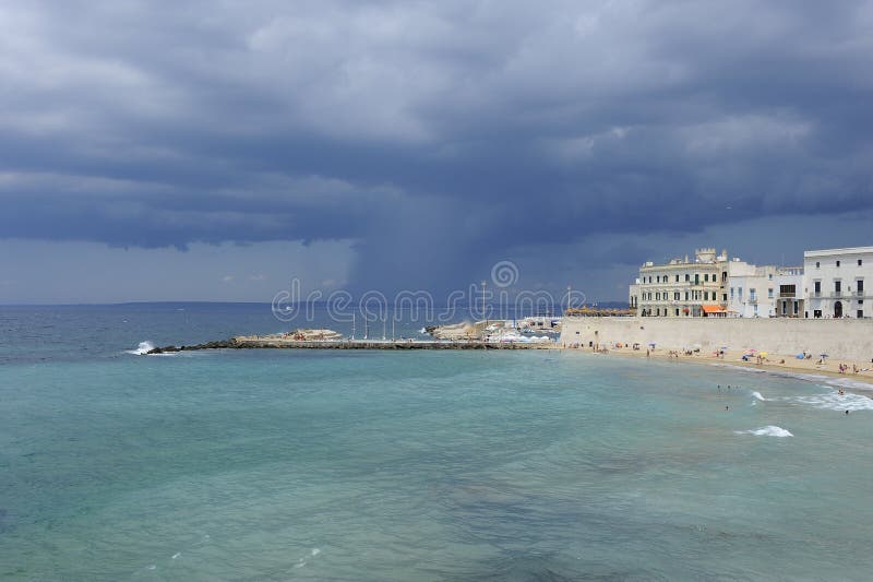 Incoming storm stock photo. Image of rain, spiaggia, pericolo - 57380662