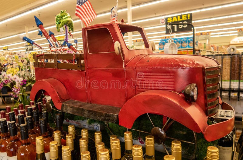 July 4th Decorations editorial stock image. Image of shop - 183307709