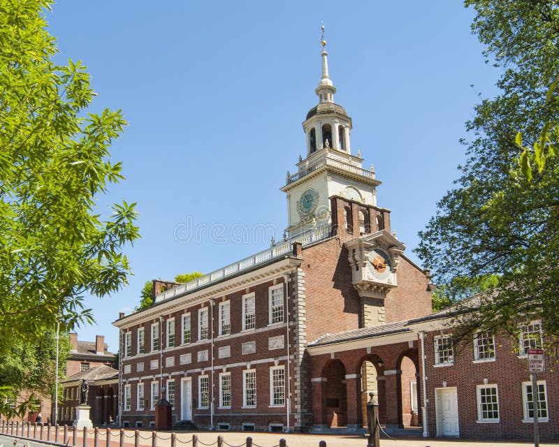 Independence Hall in Philadelphia Stock Image - Image of hall, flower ...