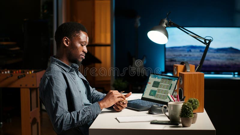 Independent Freelancer Creates a Post it Reminder and Reviews Project ...