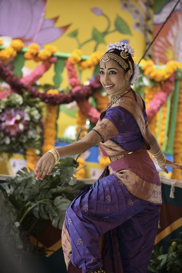 India dancer editorial image. Image of culture, dance - 32812530