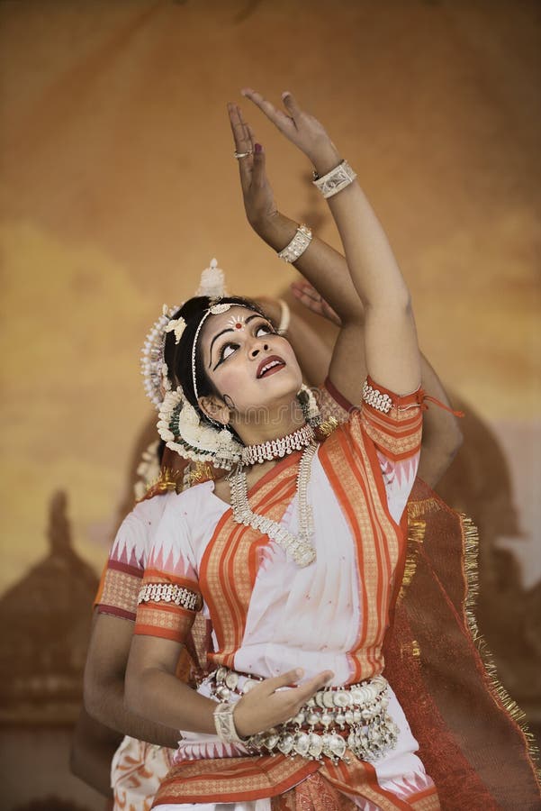 India dancer editorial image. Image of culture, dance - 32812530