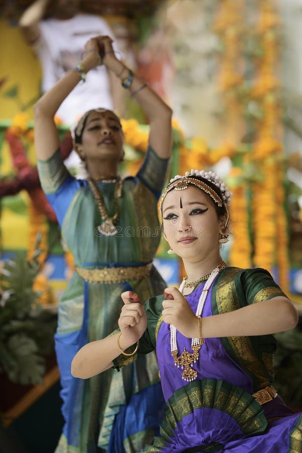 India dancer editorial image. Image of culture, dance - 32812530