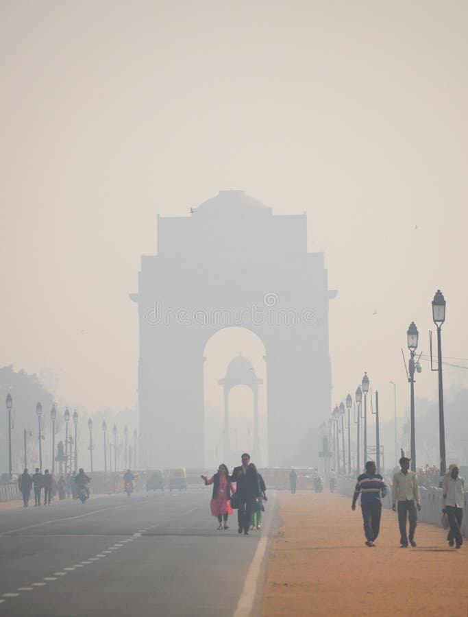 India Gate in Delhi Covered in Heavy Smog. Editorial Photo - Image of ...