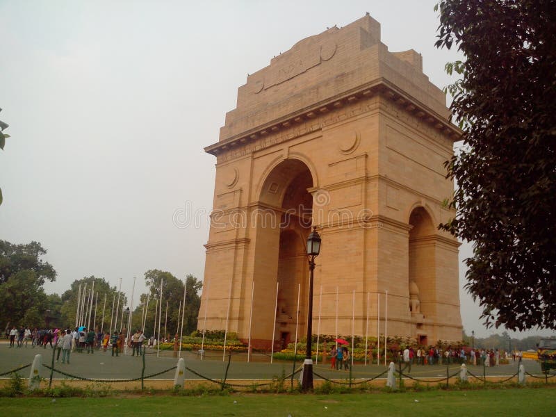 Side View Of India Gate, New Delhi Stock Image - Image of delhi, trees ...