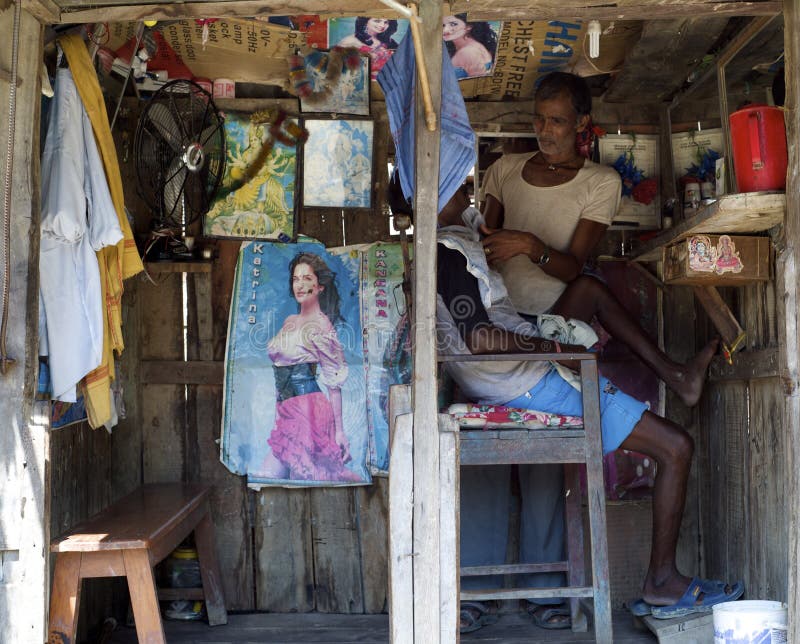 Indian Barber editorial image. Image of worker, poor - 35204875