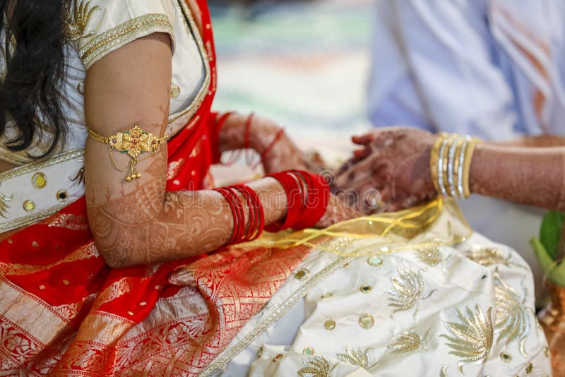 Indian Bridal Hand with Mehandi Design Stock Photo - Image of hands ...