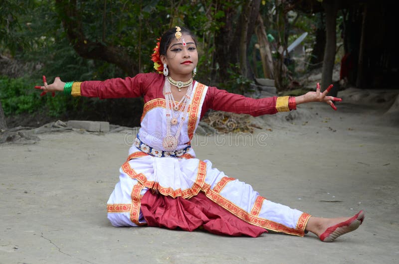 Indian Dance editorial photo. Image of artist, asia, coloured - 67777081