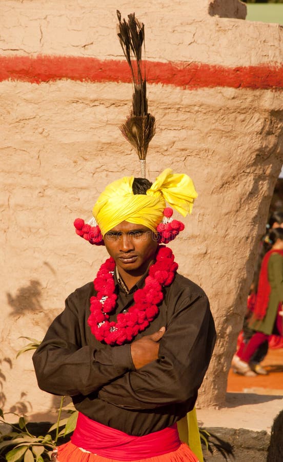 An indian dancer tribesman editorial image. Image of festival - 28103575