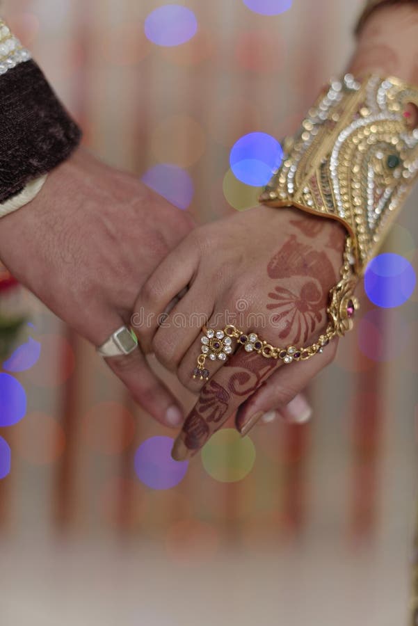 Indian Hindu Bride & Groom Holding Hands Stock Photo - Image of hindu ...