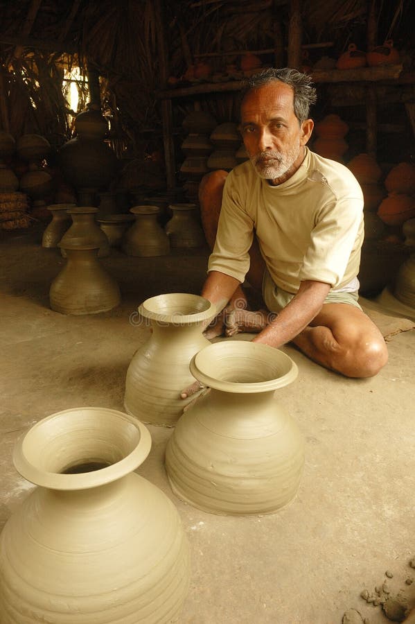 Indian pottery maker editorial stock photo. Image of bengal - 16554363