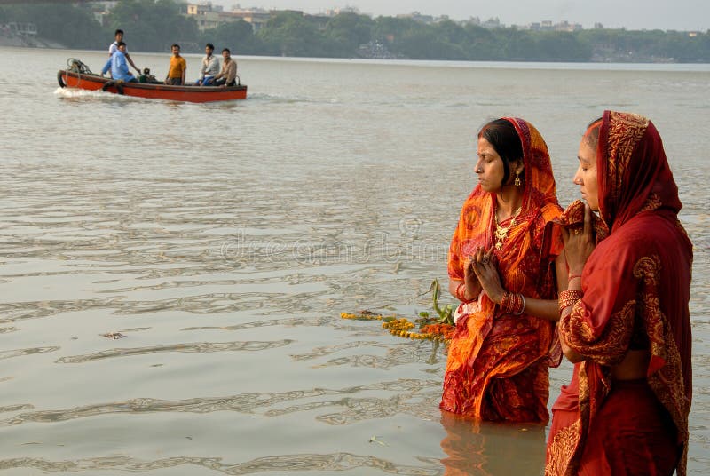 Indian River editorial photography. Image of sari, diversity - 21889267