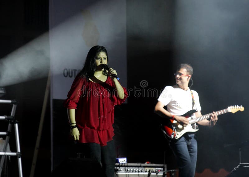 Indian Singer Sunidhi Chauhan Performs at Bahrain Editorial Image ...