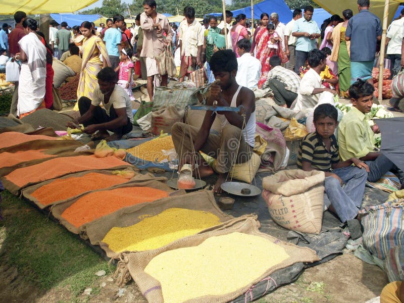 Pakistan street market editorial photography. Image of crowd - 17709112