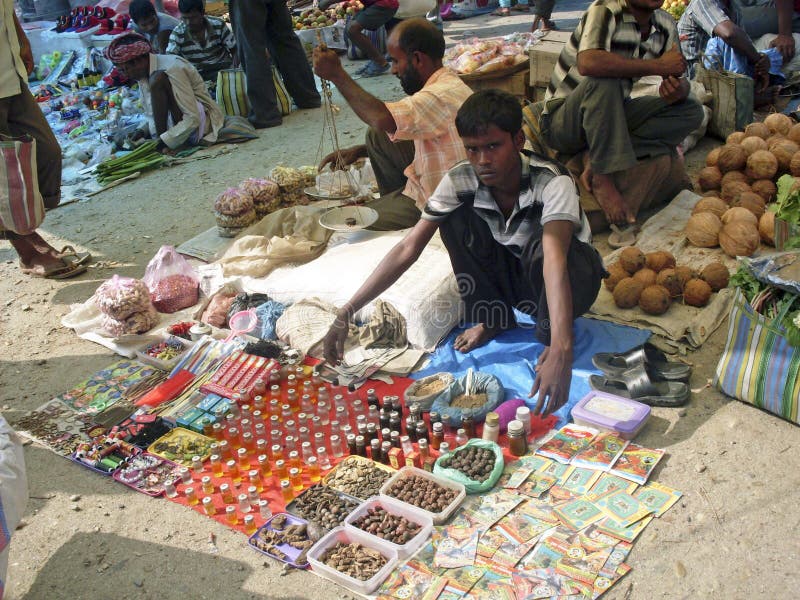 Pakistan street market editorial photography. Image of crowd - 17709112
