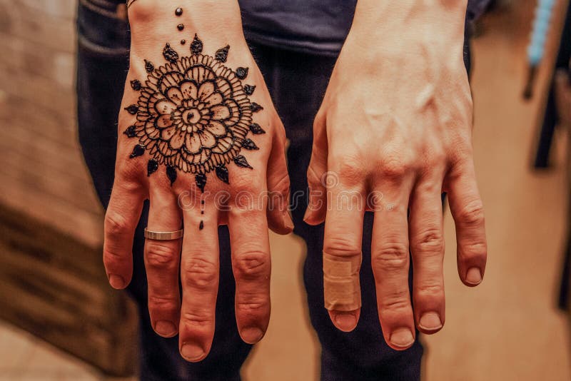 Indian Traditional Temporary Henna Tattoo, Mehende Ornament Pattern on ...