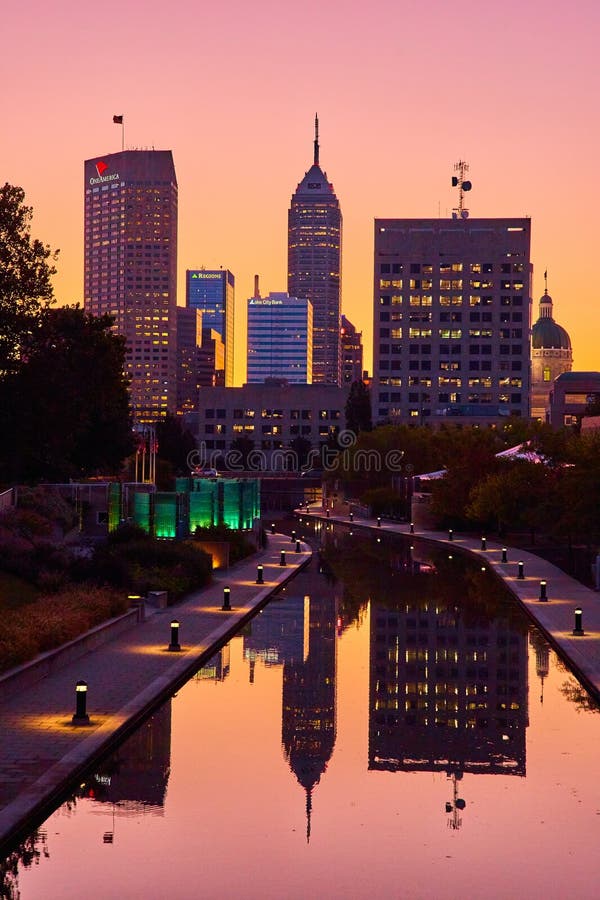 Indianapolis Skyline at Sunset with Water Reflections Editorial Stock ...