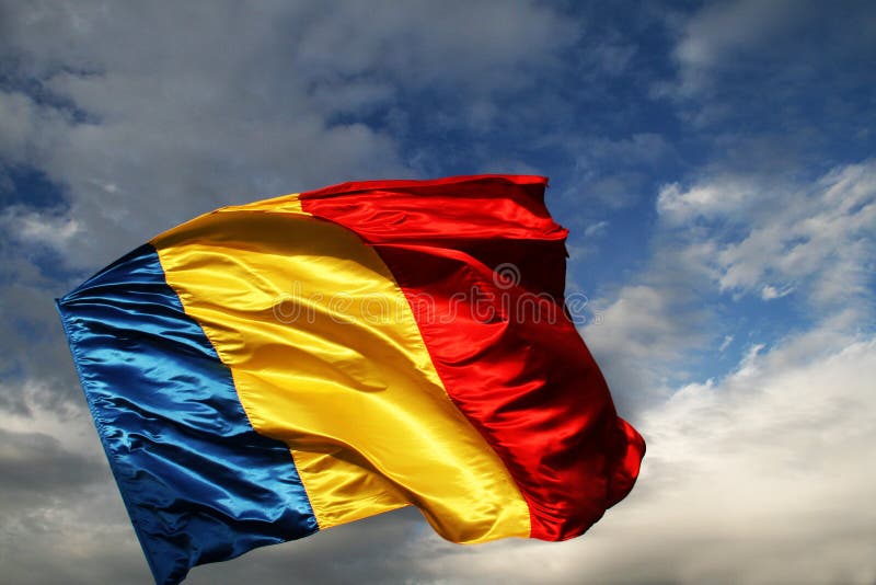 Drapeau Roumain Agitant Au Vent Image stock - Image du amérique ...