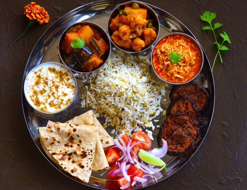 Repas Indien Avec Le Cari D'oeufs Photo stock - Image du beurre ...