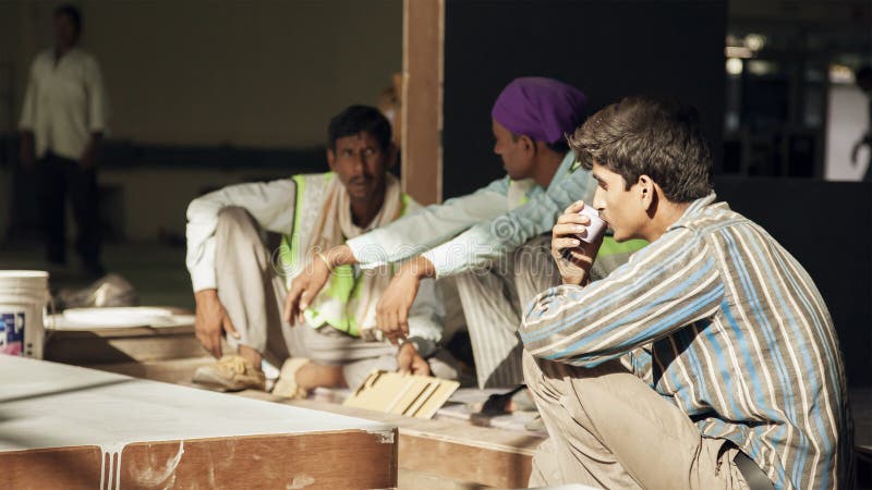 Indiska arbeten redaktionell fotografering för bildbyråer. Bild av fara ...