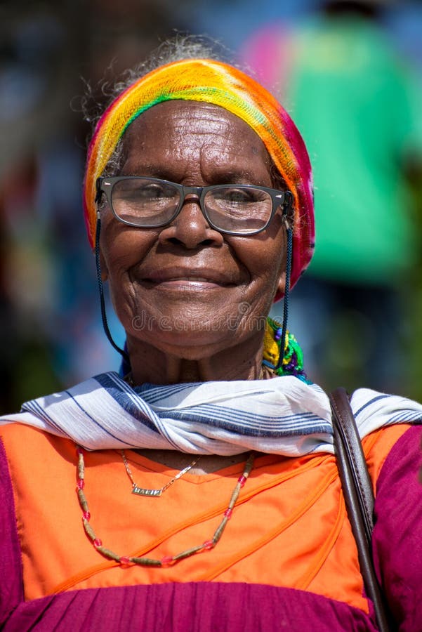 Indigène photo éditorial. Image du saint, chansons, enfant - 68747491