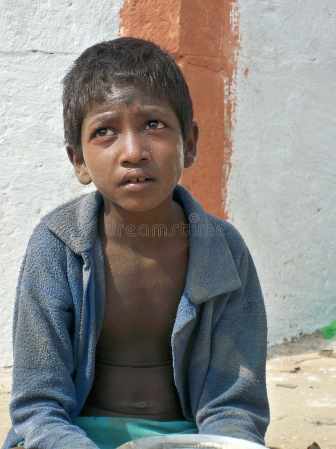 Indische Kinderen Alleen in De Straat Redactionele Stock Foto - Image ...