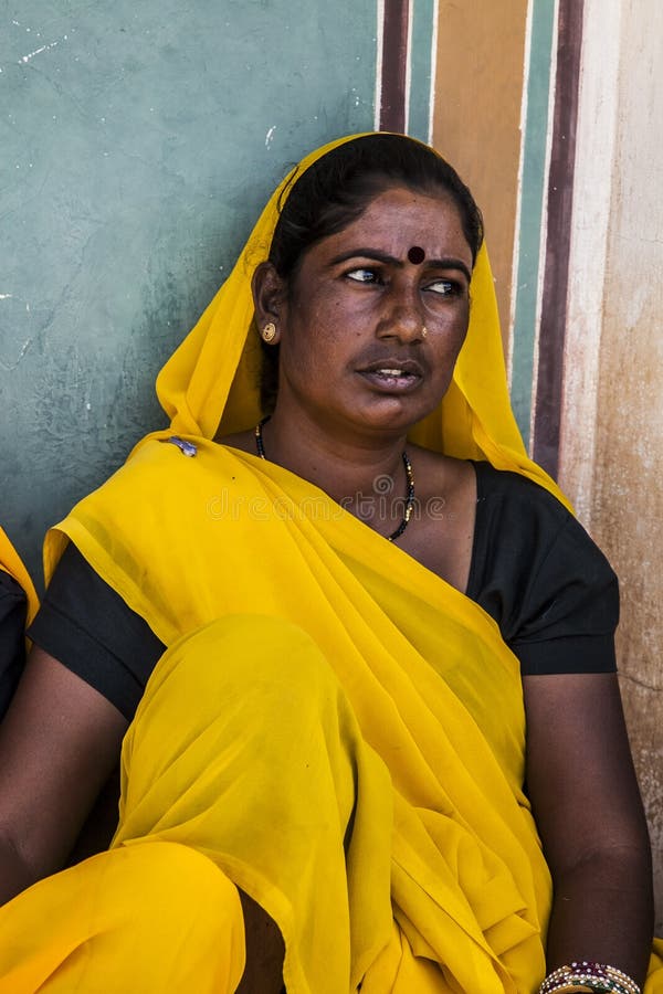 Indische Traditionelle Frau Redaktionelles Foto - Bild von indisch ...