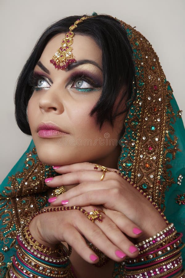 Indische vrouwen stock afbeelding. Image of traditioneel - 24505349