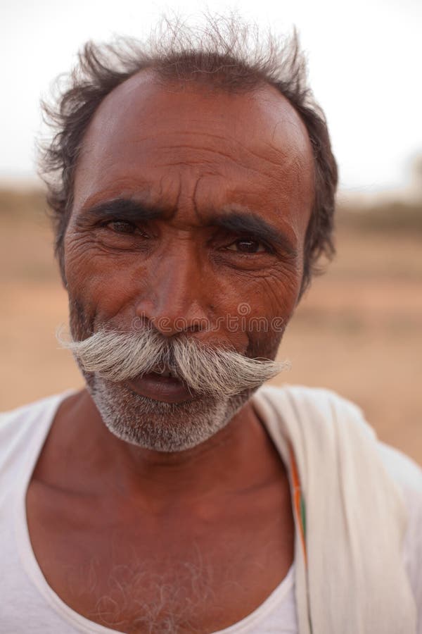 Indischer Mann Mit Dem Lenkstangeschnurrbart Redaktionelles Foto - Bild ...