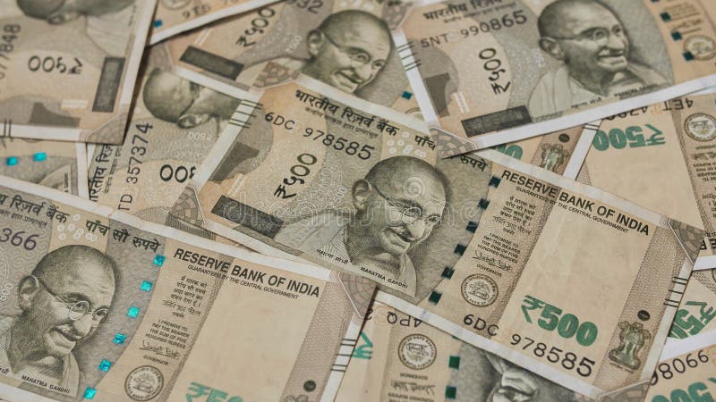 Indisches Geld Mit Den 500 -Rupien-Rechnungen in Ausbreitung Der Form ...