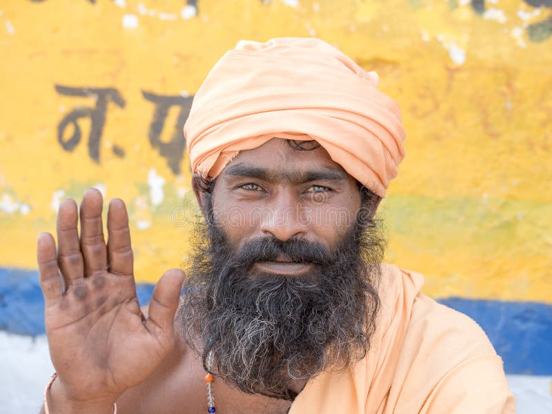 Indisk sadhu - helig man redaktionell arkivbild. Bild av indier - 56883152