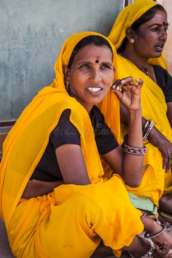 Indisk traditionell kvinna redaktionell bild. Bild av folk - 43078181