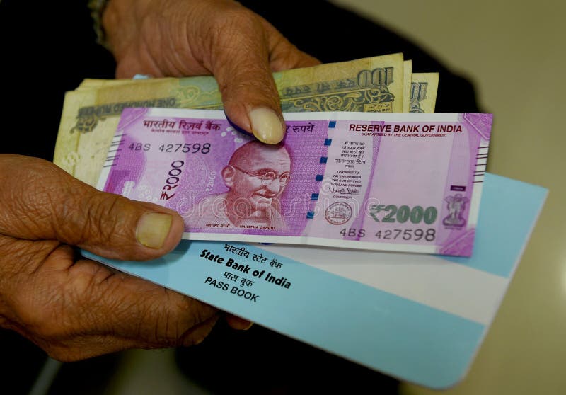 INDISK VALUTA- OCH BANKBOK redaktionell foto. Bild av svart - 81471655